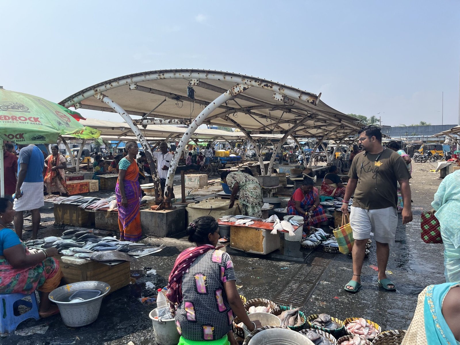 Work Begins at 3am at Kasimeduâ€™s Fish Market - The Locavore
