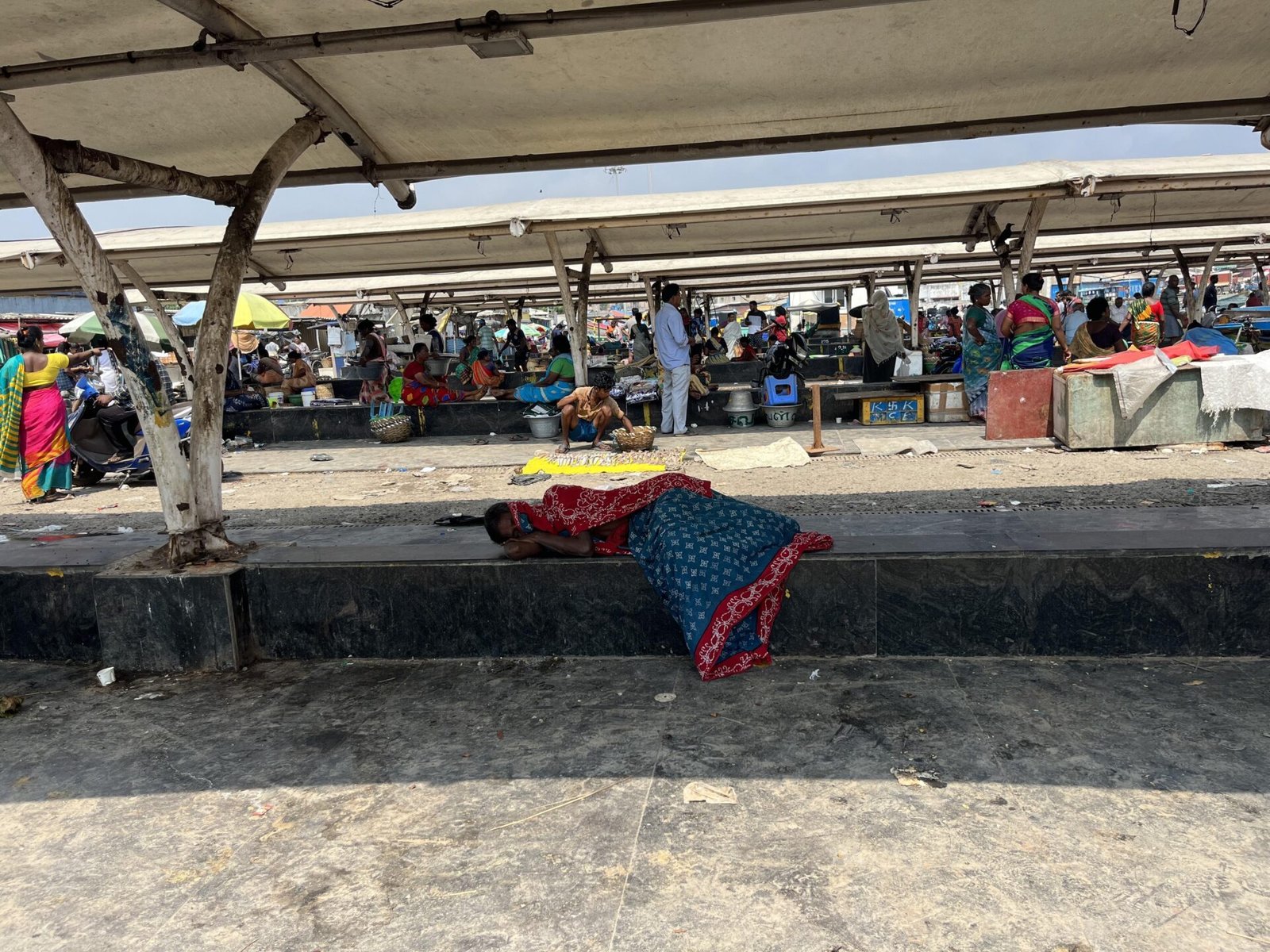 Work Begins at 3am at Kasimeduâ€™s Fish Market - The Locavore